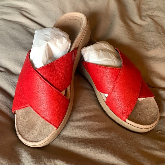 Vionic | Shoes | Snappy Red Wanted To Love | Poshmark